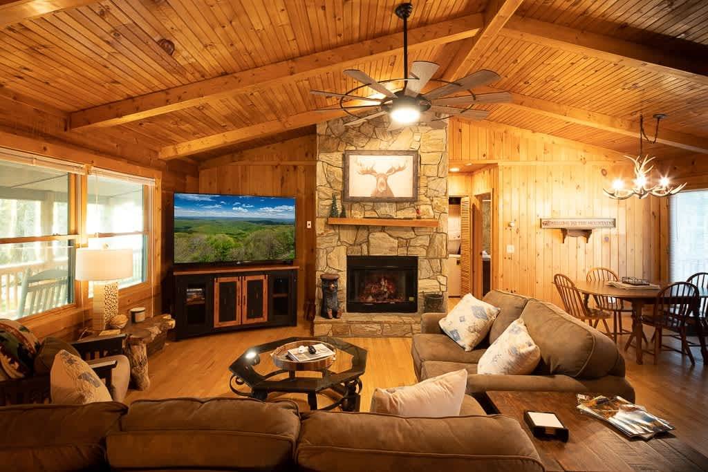 116 M² Cabin ∙ 2 Bedrooms ∙ 6 Guests - Blowing Rock, NC