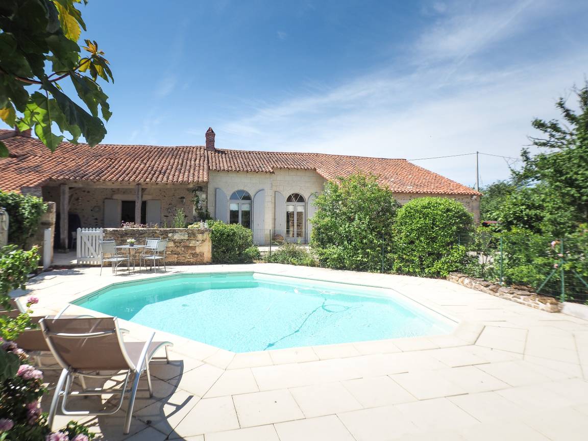 200 M² Maison De Vacances ∙ 3 Chambres ∙ 8 Personnes - Chantonnay