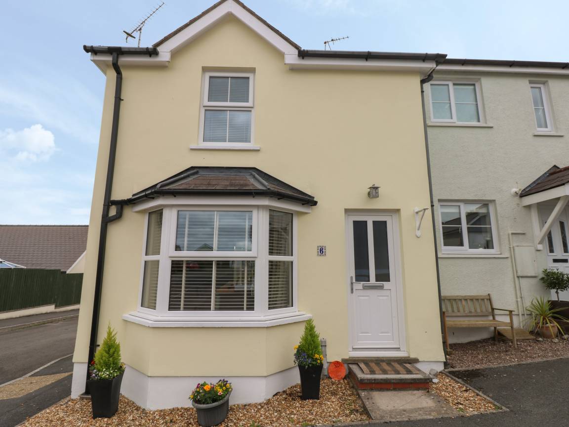 Cottage ∙ 2 Bedrooms ∙ 4 Guests - Folly Farm Adventure Park and Zoo