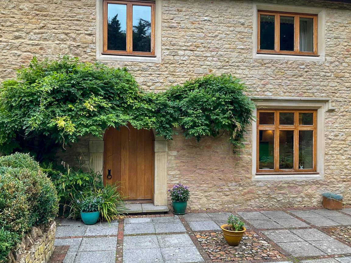 Cottage ∙ 4 Bedrooms ∙ 8 Guests - Bedfordshire
