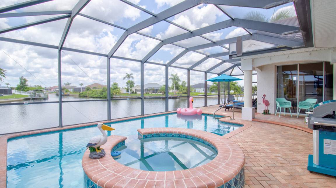 245 M² Villa ∙ 4 Bedrooms ∙ 9 Guests - Burnt Store Marina