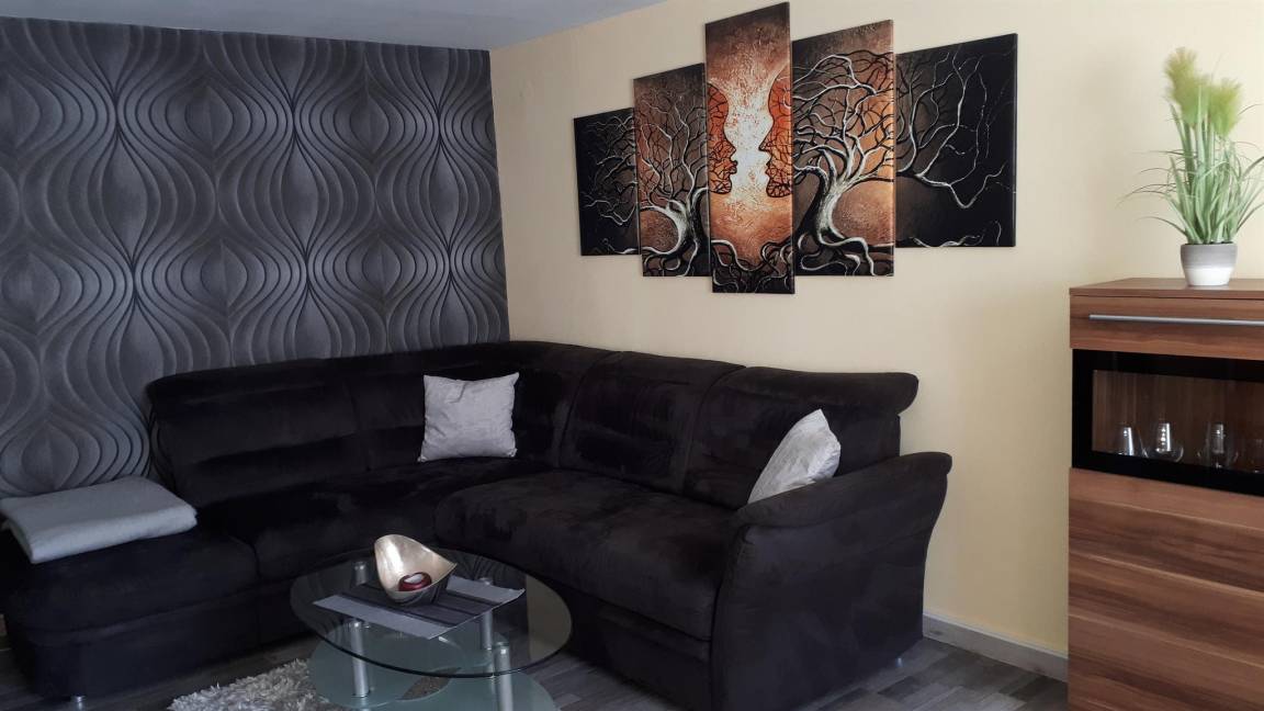 82 M² Huoneisto ∙ 2 Makuuhuonetta ∙ 5 Vierasta - Burbach