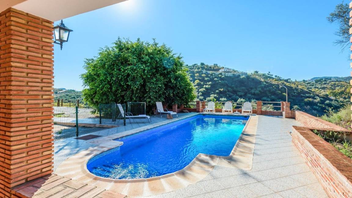 180 M² Maison De Vacances ∙ 6 Chambres ∙ 12 Personnes - Colmenar