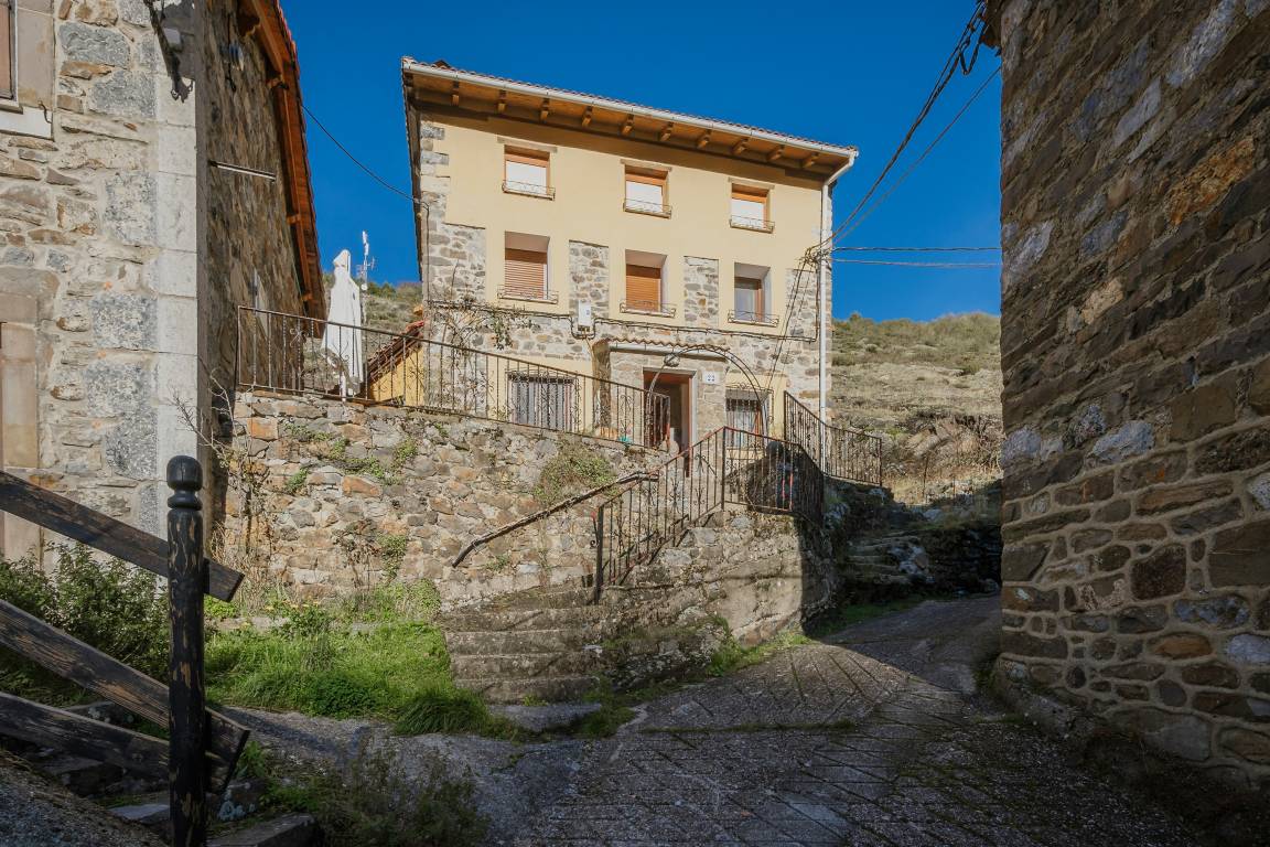 110 M² Casa ∙ 3 Habitaciones ∙ 6 Huéspedes - Boca de Huérgano