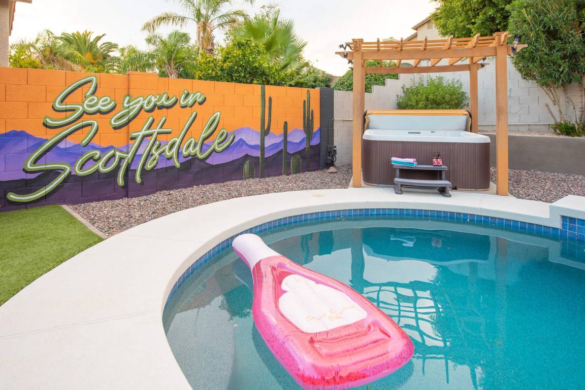 House ∙ 5 Bedrooms ∙ 16 Guests - Phoenix, AZ