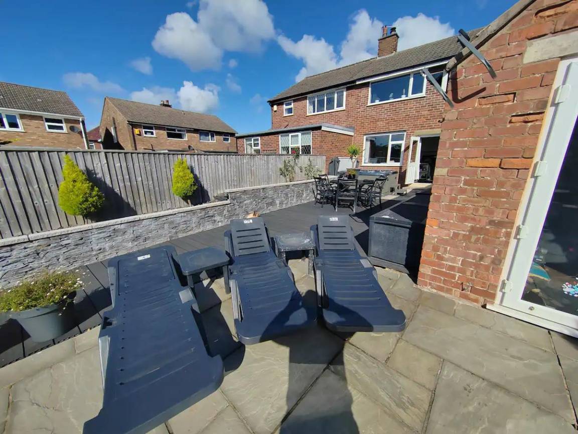 90 M² House ∙ 3 Bedrooms ∙ 4 Guests - Blackpool Zoo