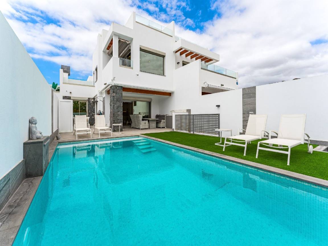 600 M² Villa ∙ 3 Bedrooms ∙ 6 Guests - Los Cristianos