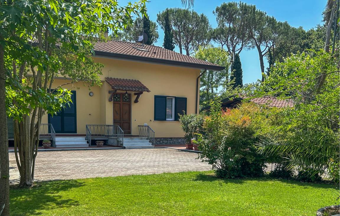 137 M² House ∙ 4 Bedrooms ∙ 8 Guests - Massa