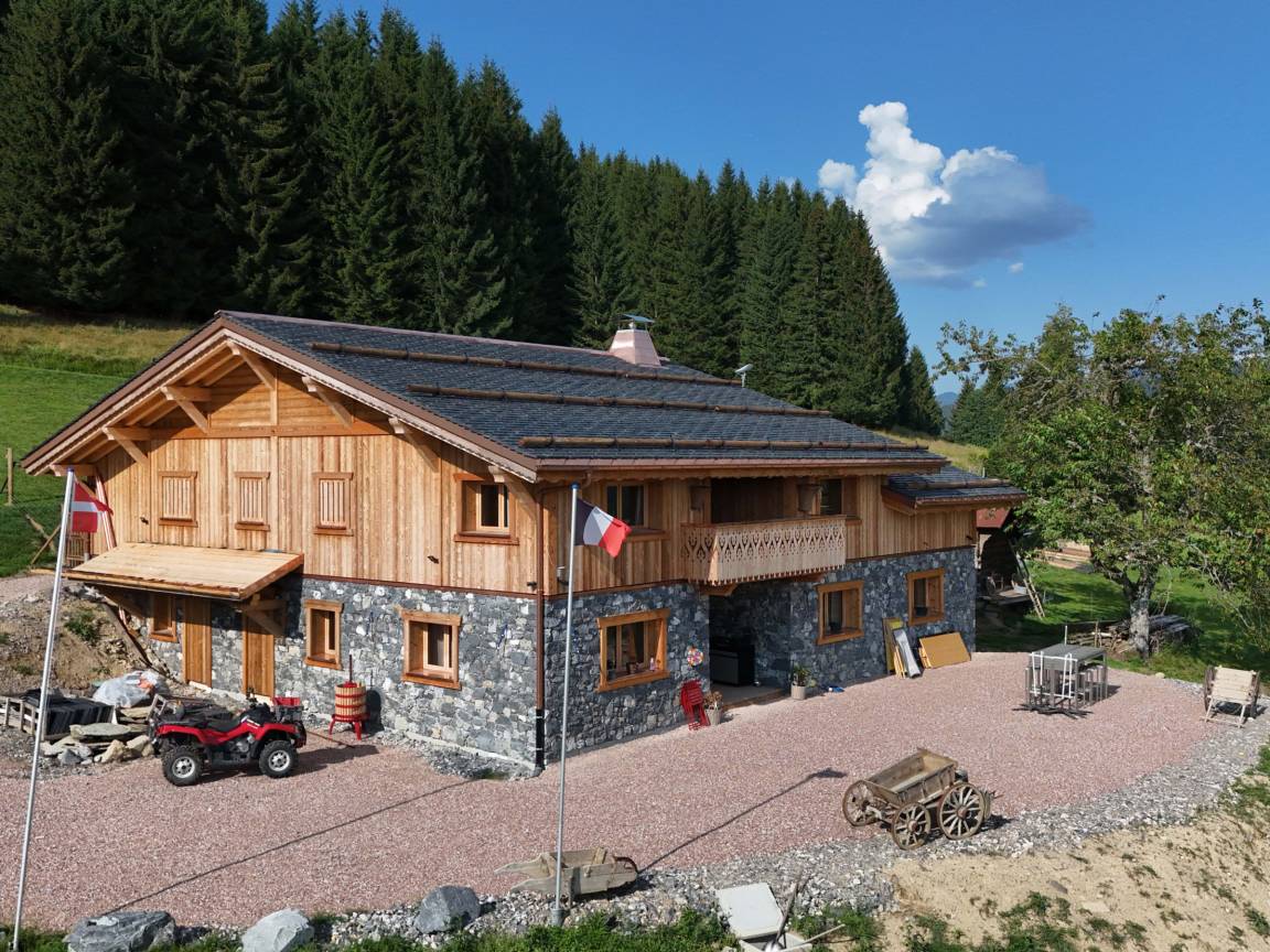 230 M² Chalet ∙ 4 Bedrooms ∙ 12 Guests - Les Gets