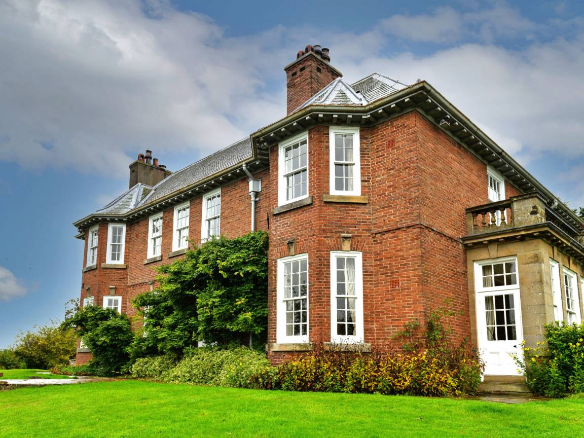 250 M² House ∙ 9 Bedrooms ∙ 19 Guests - Carlisle