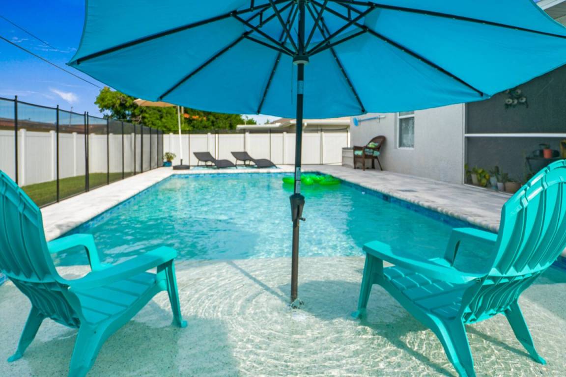 102 평방 미터 주택 ∙ 침실 3개 ∙ 게스트 6명 - 케이프코럴