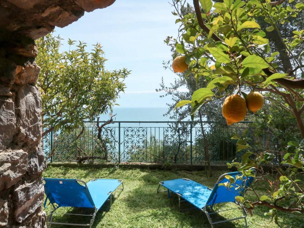 150 M² Apartment ∙ 3 Bedrooms ∙ 6 Guests - Alassio