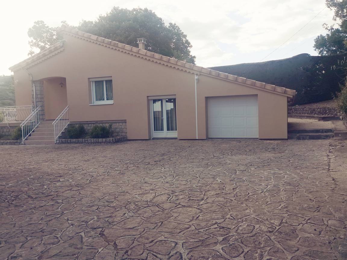 100 M² Villa ∙ 4 Chambres ∙ 8 Personnes - Ardèche