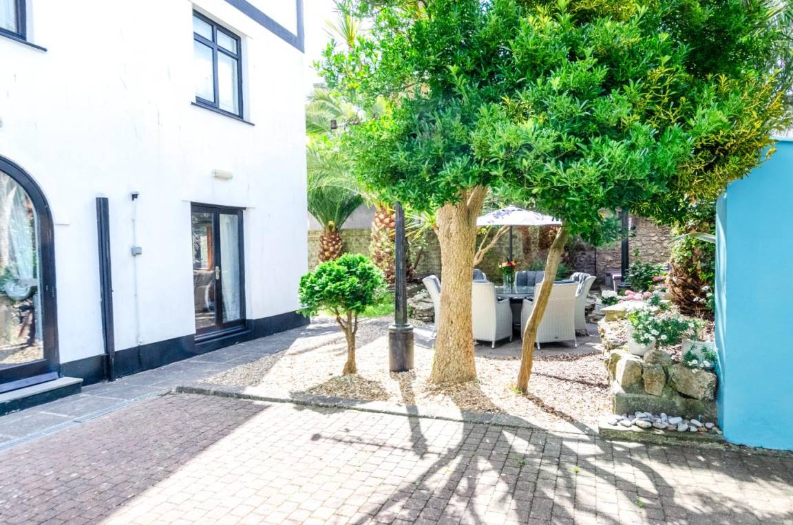 Cottage ∙ 6 Bedrooms ∙ 13 Guests - Tenby