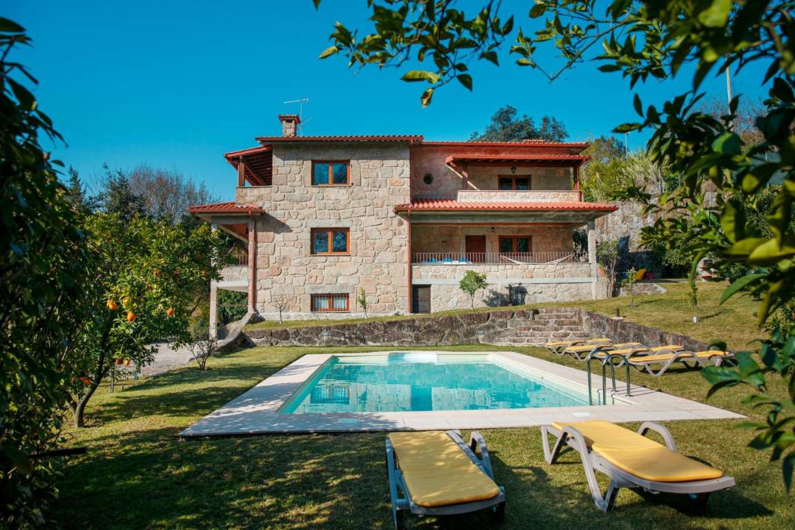 200 M² House ∙ 4 Bedrooms ∙ 8 Guests - Braga
