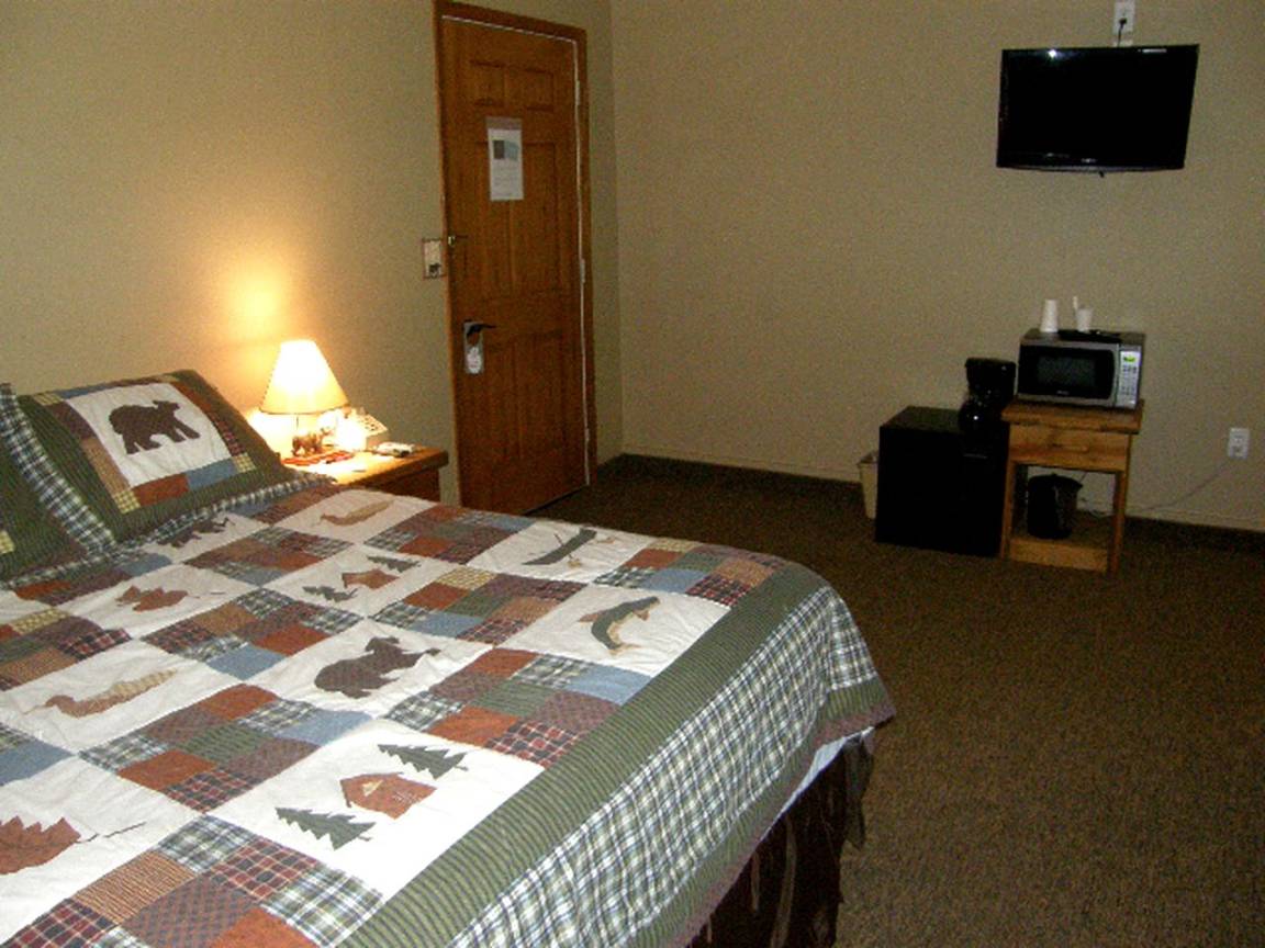 Lodge ∙ 1 Bedroom ∙ 2 Guests - Bonners Ferry, ID