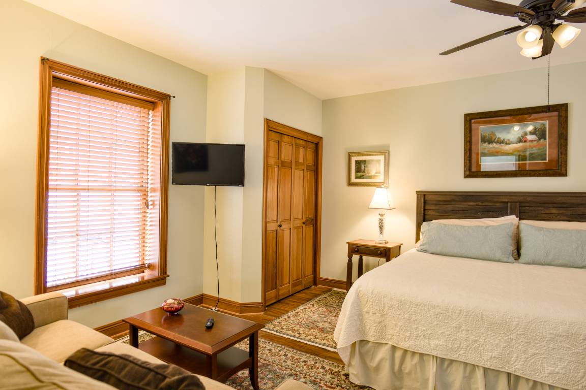 Condo ∙ 2 Bedrooms ∙ 6 Guests - Natchez, MS