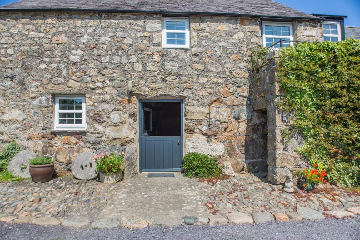 Cottage ∙ 2 Bedrooms ∙ 4 Guests - Pwllheli