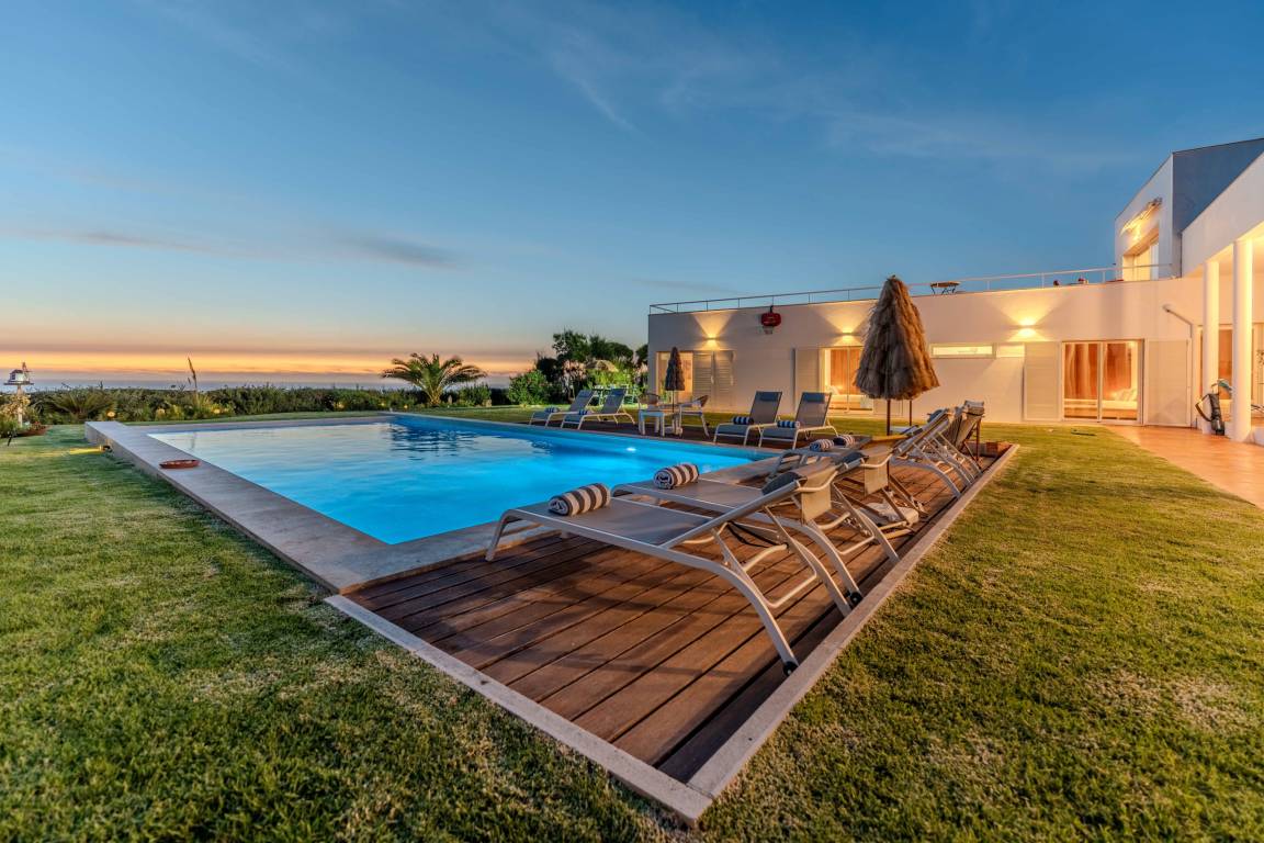 350 M² Villa ∙ 4 Bedrooms ∙ 8 Guests - Mafra
