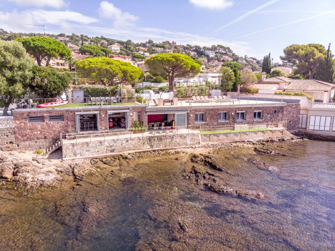 147 M² Villa ∙ 4 Bedrooms ∙ 8 Guests - Les Issambres