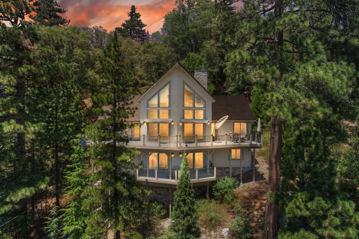 238 M² House ∙ 4 Bedrooms ∙ 10 Guests - Lake Arrowhead, CA