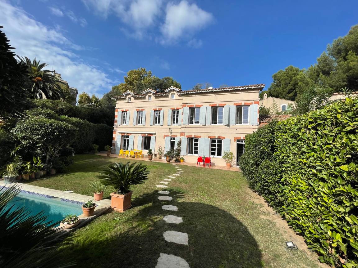300 M² Villa ∙ 5 Slaapkamers ∙ 10 Gasten - Marseille