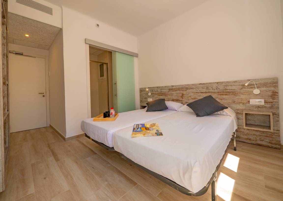 12 M² Hotel ∙ 1 Bedroom ∙ 2 Guests - Palau-saverdera