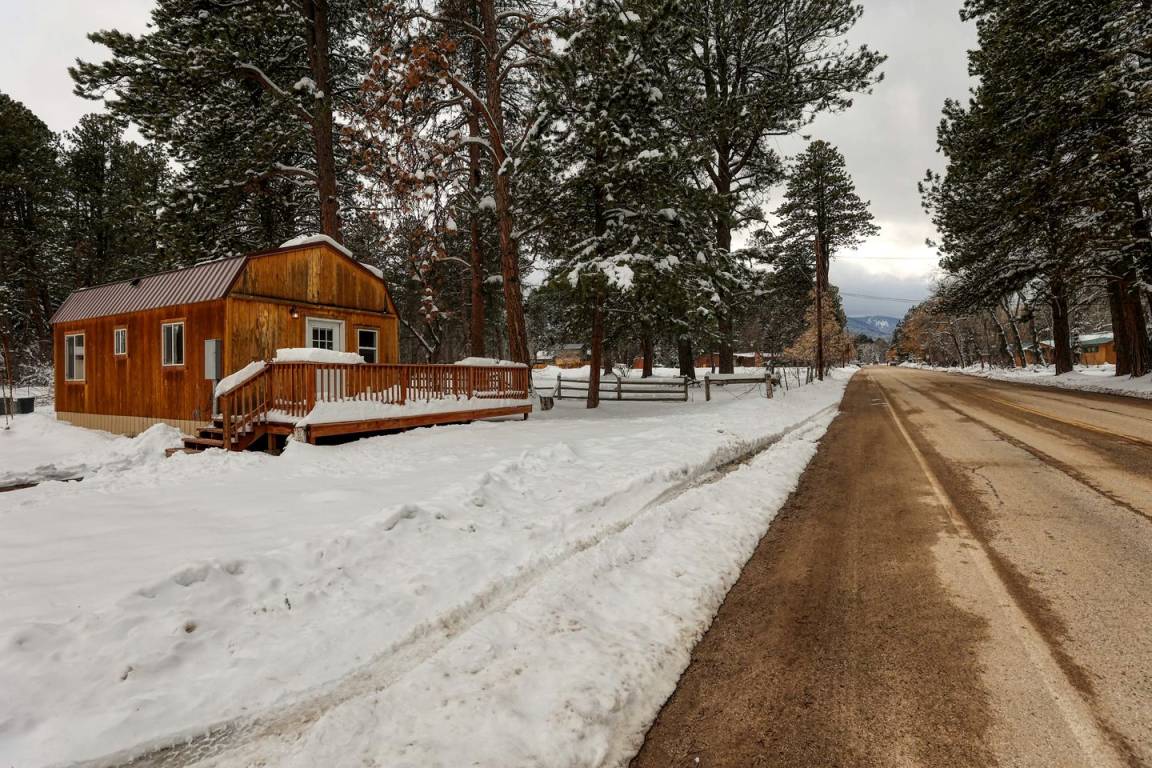 House ∙ 2 Bedrooms ∙ 4 Guests - Wyoming