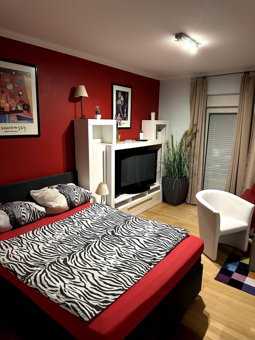 92 M² Ferienwohnung ∙ 3 Schlafzimmer ∙ 10 Gäste - Schkeuditz
