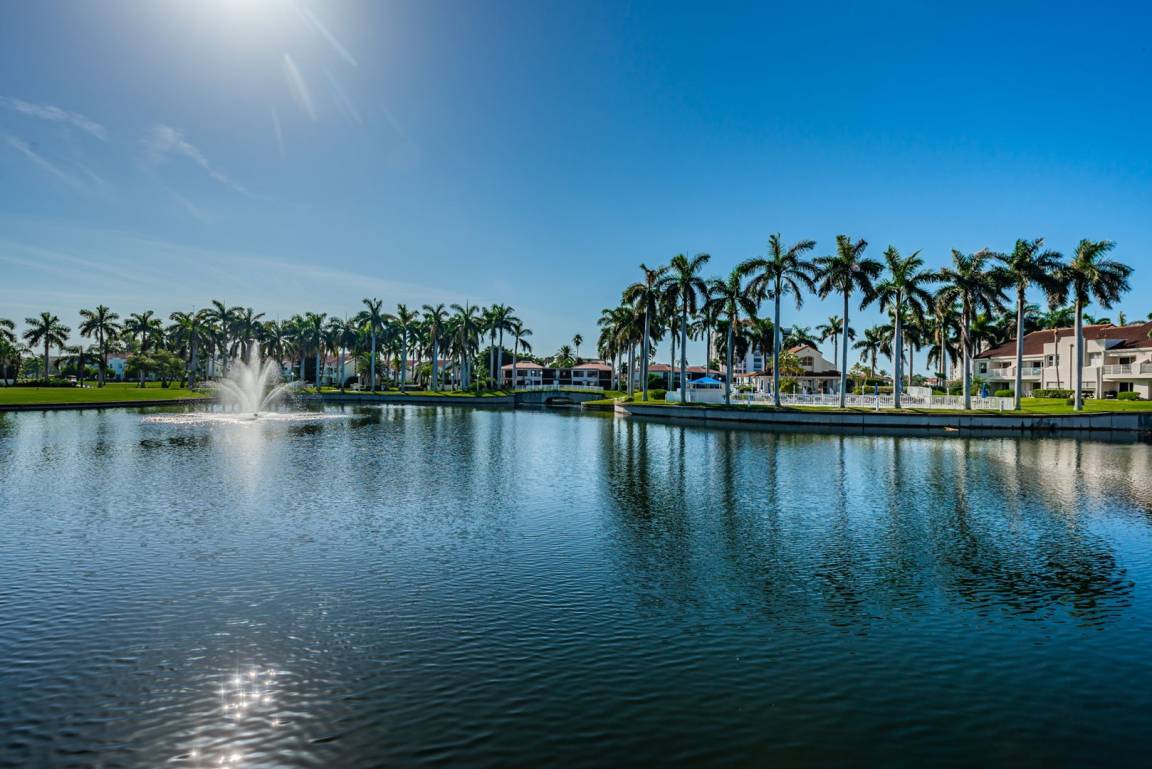 Condo ∙ 2 Bedrooms ∙ 4 Guests - St. Petersburg, FL
