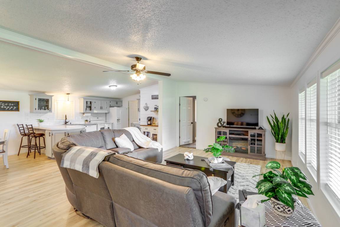 139 M² House ∙ 3 Bedrooms ∙ 8 Guests - Greenwich, OH