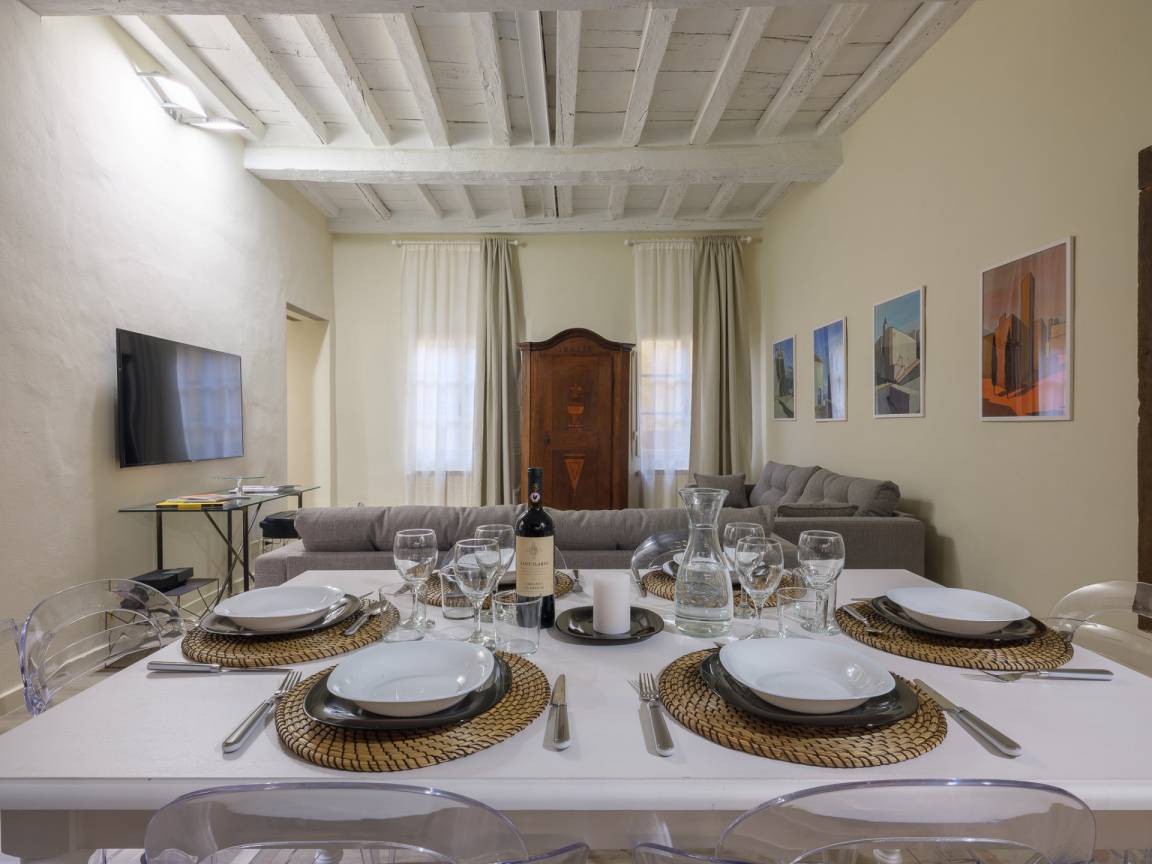 90 M² Apartamento ∙ 2 Habitaciones ∙ 8 Huéspedes - Florencia