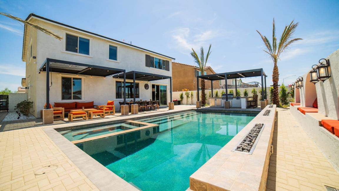 262 M² House ∙ 7 Bedrooms ∙ 14 Guests - Coachella, CA
