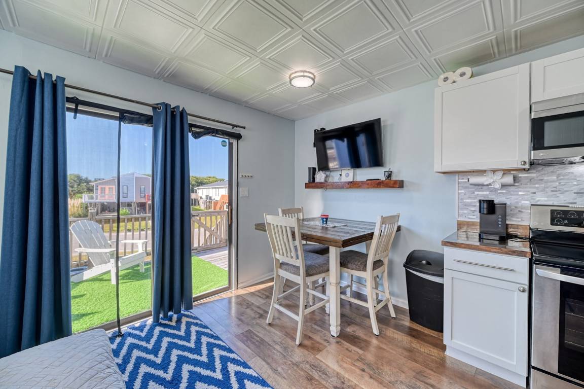 House ∙ 1 Bedroom ∙ 4 Guests - Sneads Ferry, NC