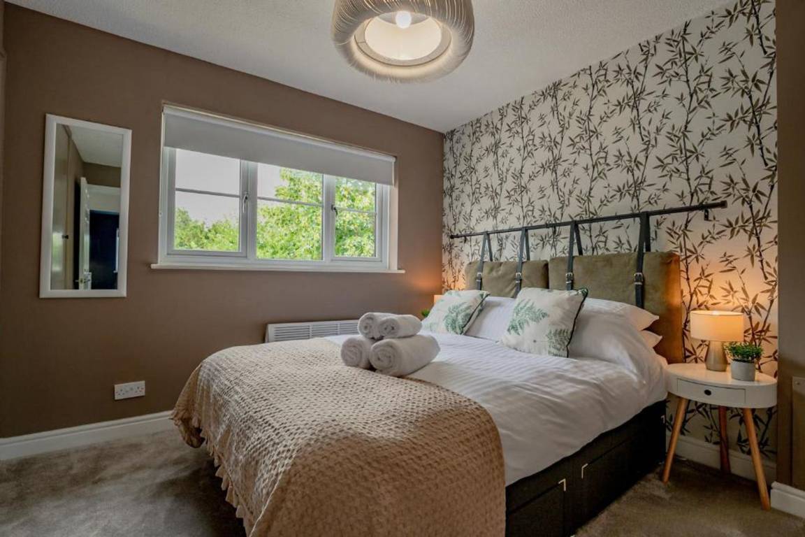 House ∙ 2 Bedrooms ∙ 6 Guests - Malvern