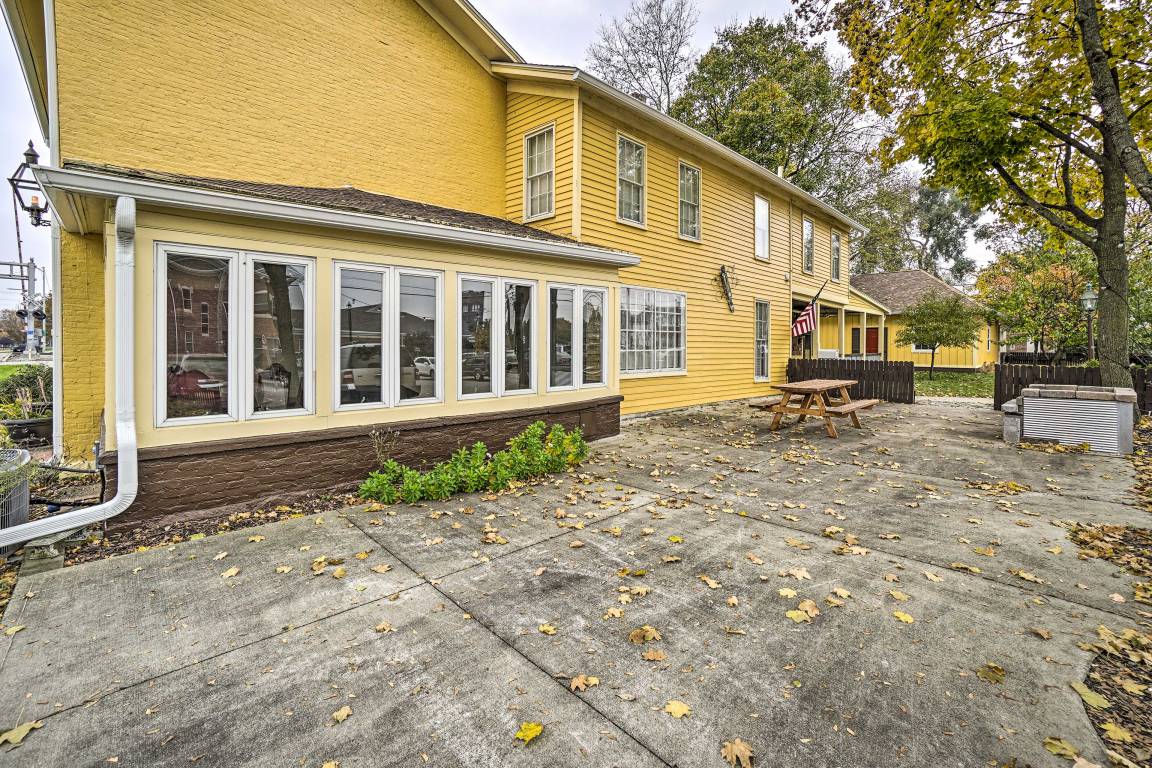241 M² House ∙ 3 Bedrooms ∙ 6 Guests - Troy, OH