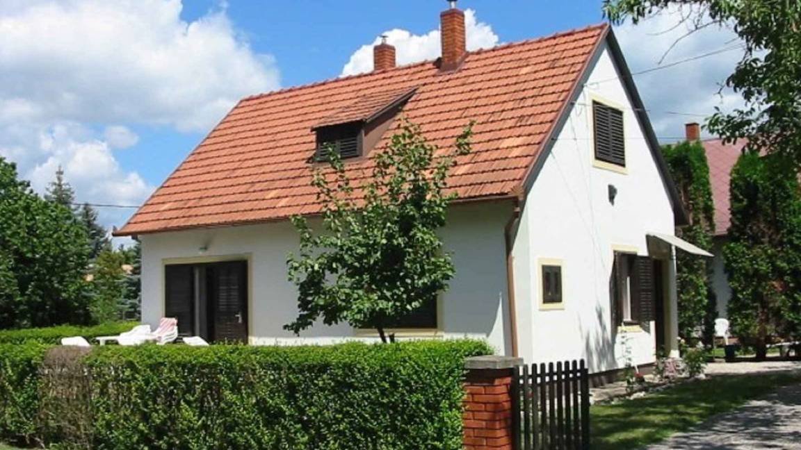 80 M² House ∙ 4 Bedrooms ∙ 8 Guests - Balaton