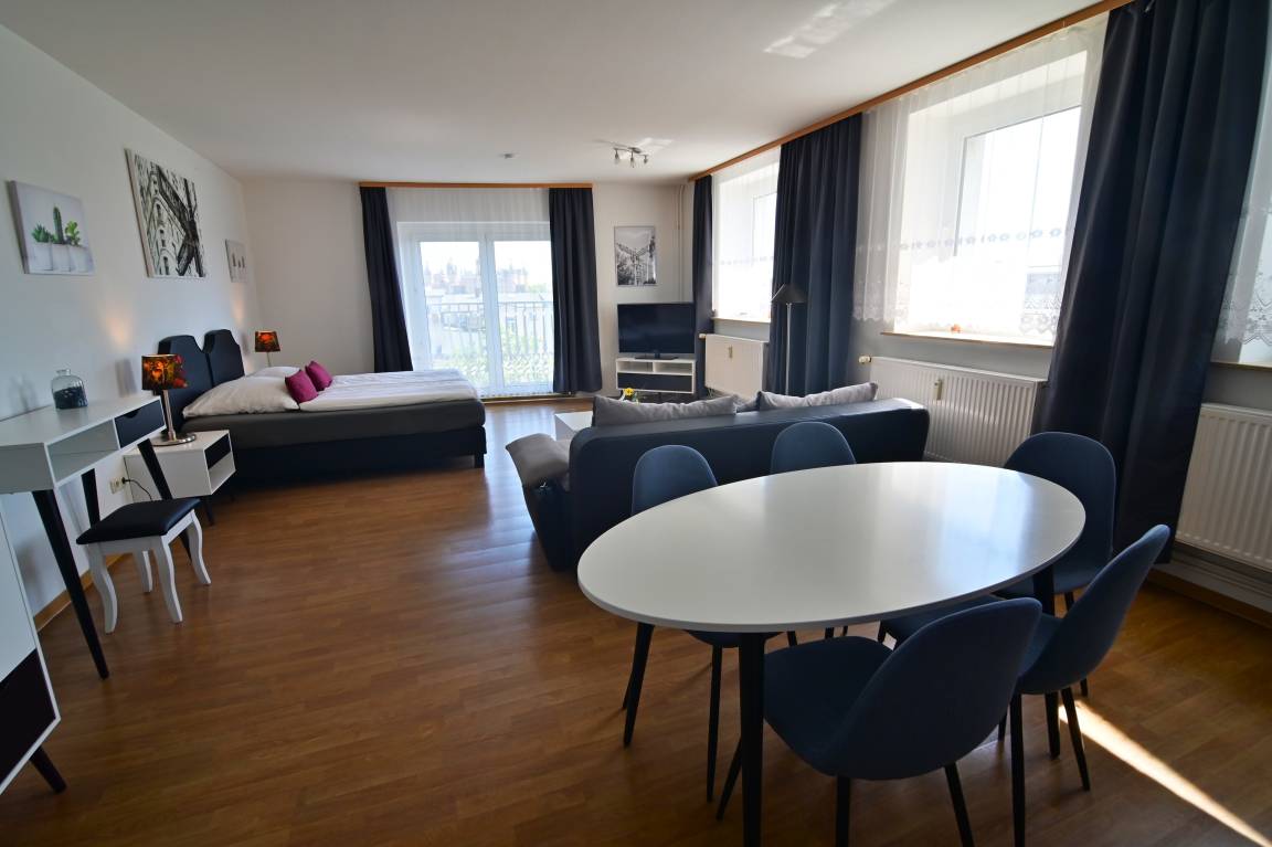 72 M² Ferienwohnung ∙ 1 Schlafzimmer ∙ 6 Gäste - Schwerin