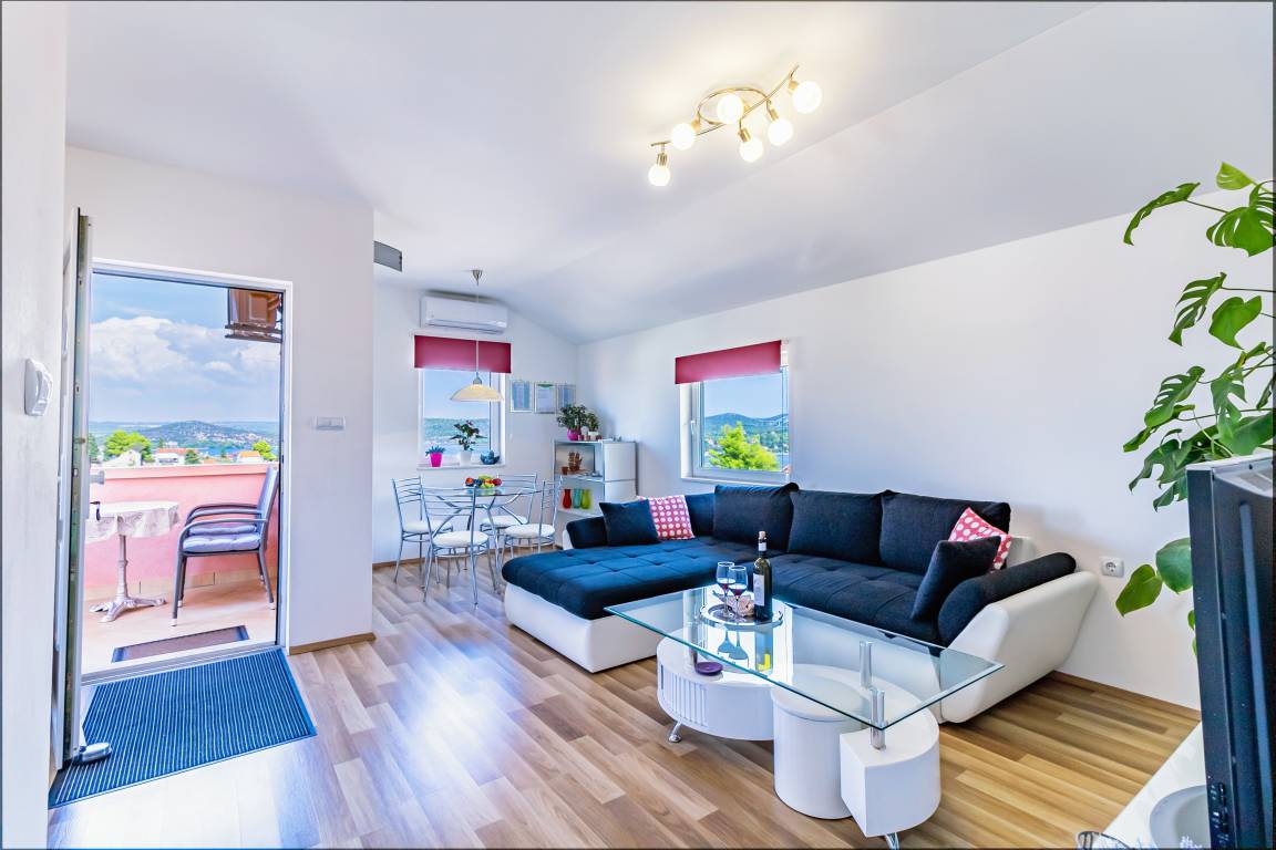 56 M² Ferienwohnung ∙ 2 Schlafzimmer ∙ 4 Gäste - Šibenik