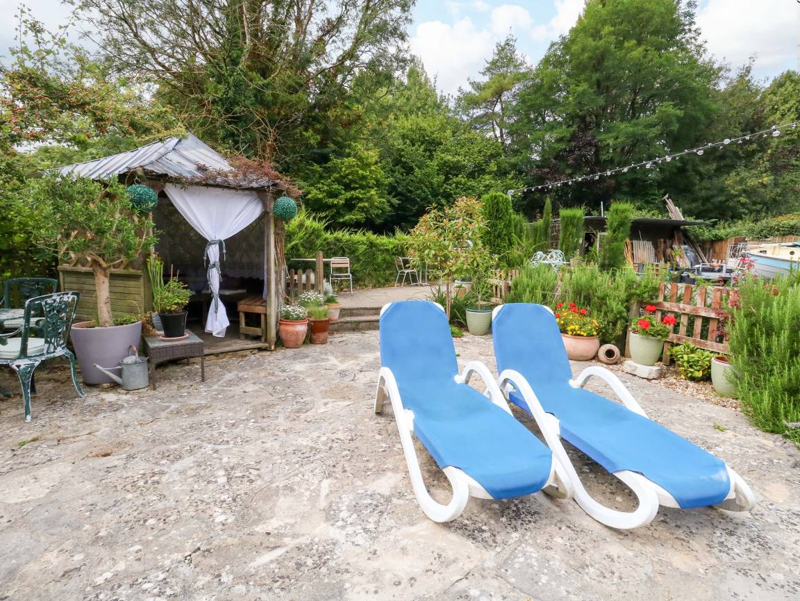 Cottage ∙ 4 Bedrooms ∙ 8 Guests - Dorchester