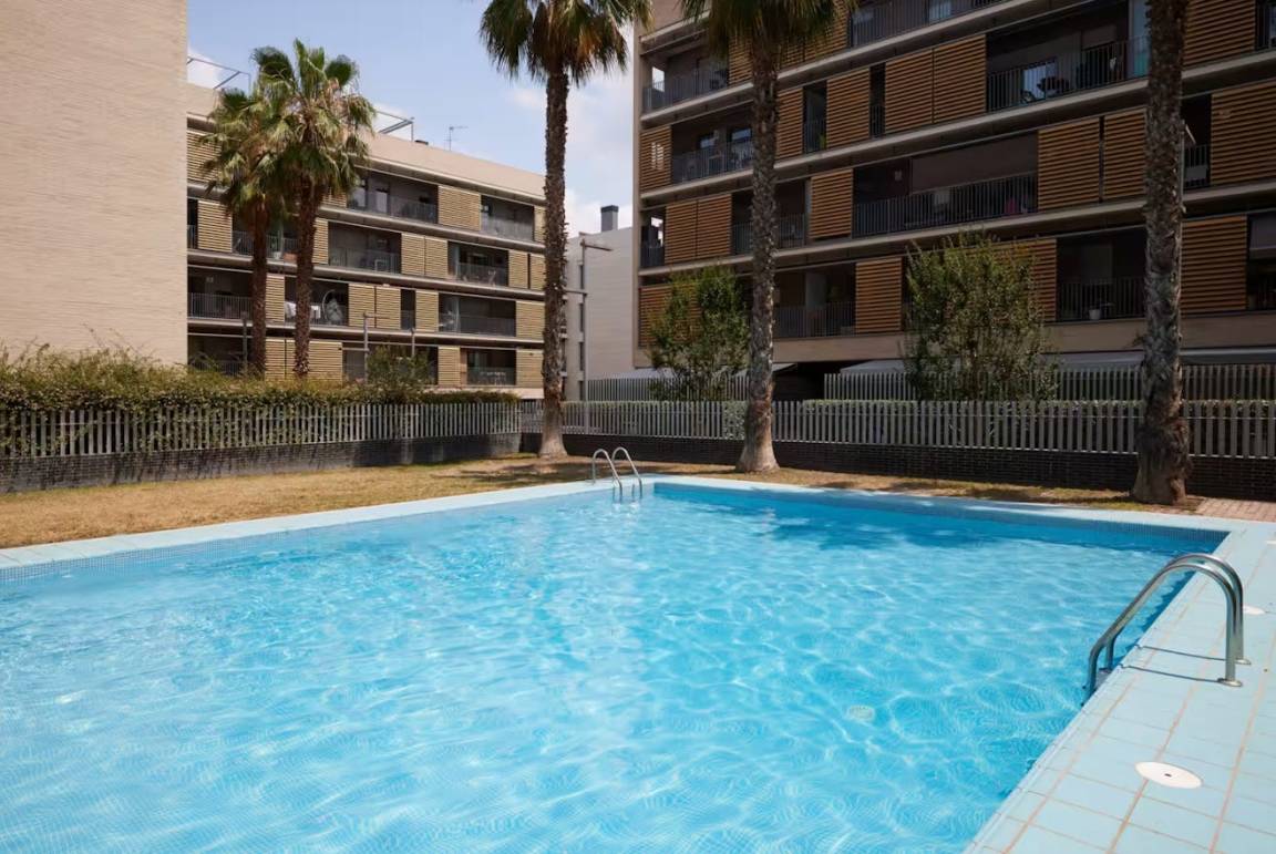 80 M² Apartamento ∙ 2 Habitaciones ∙ 3 Huéspedes - Sabadell