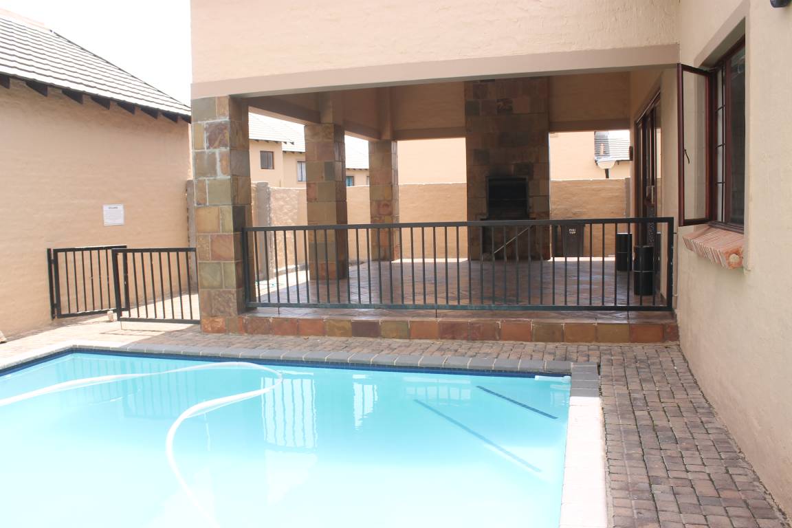 138 M² Apartment ∙ 3 Bedrooms ∙ 6 Guests - Midrand