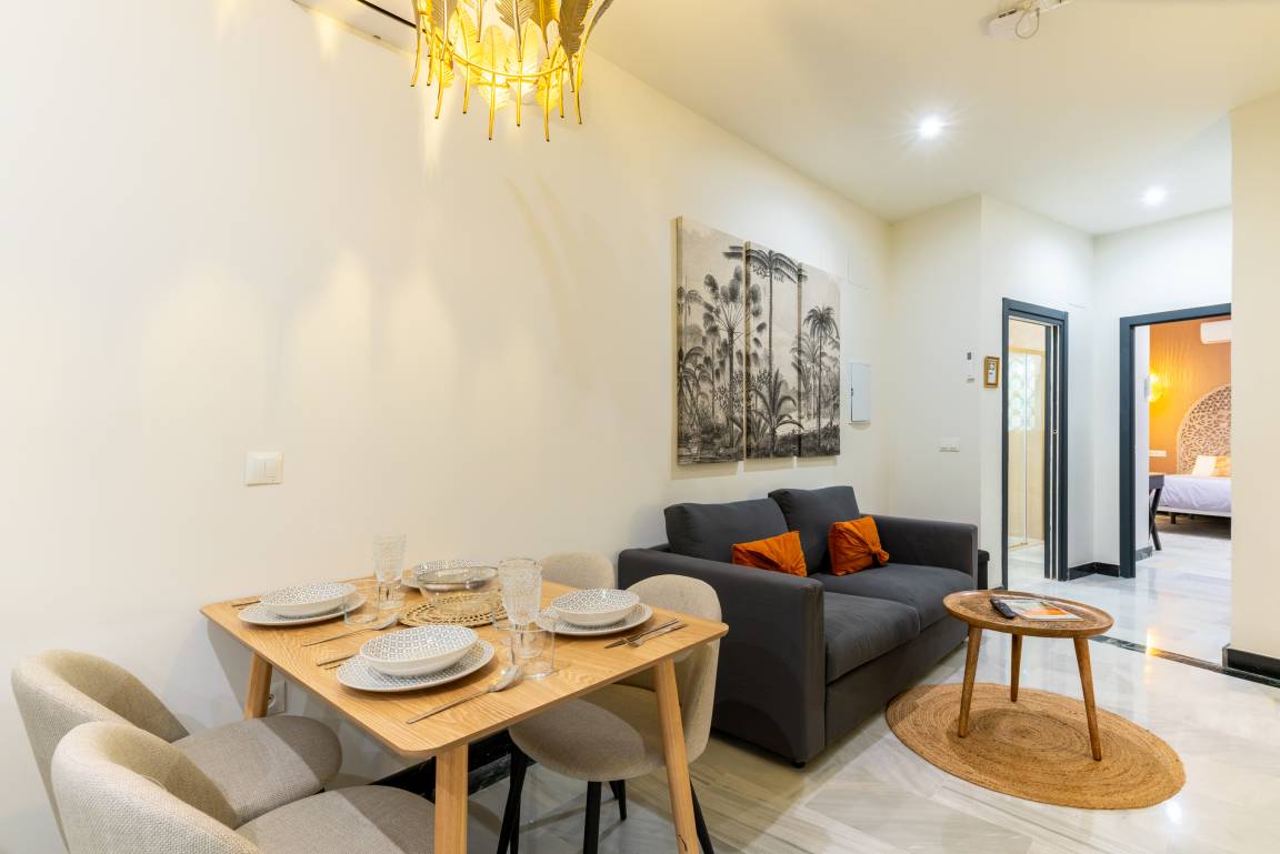 84 M² Apartamento ∙ 2 Habitaciones ∙ 5 Huéspedes - Dos Hermanas