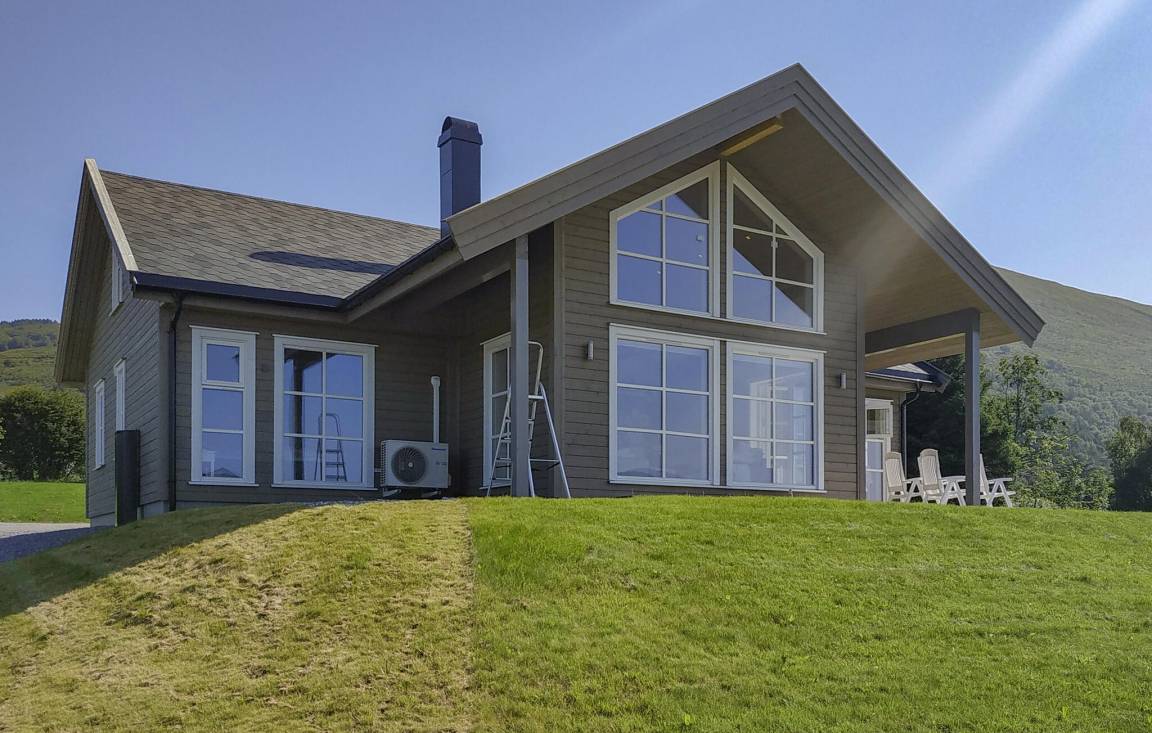 110 M² House ∙ 4 Bedrooms ∙ 8 Guests - Brattvåg