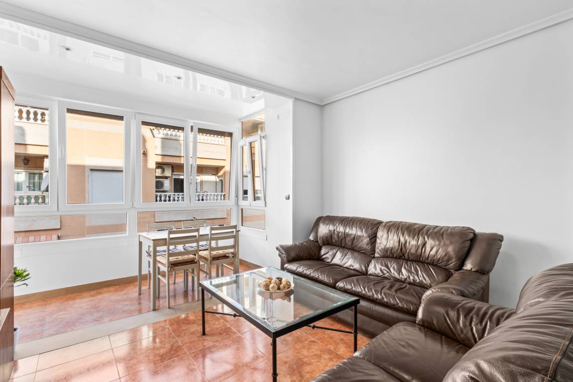 70 M² Ferienwohnung ∙ 2 Schlafzimmer ∙ 4 Gäste - Torrevieja
