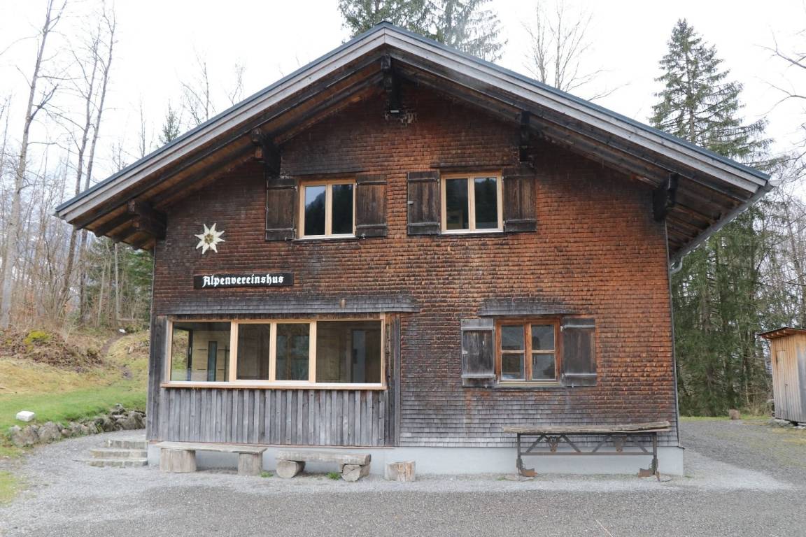 140 M² Ferienhaus ∙ 4 Schlafzimmer ∙ 22 Gäste - Bezau