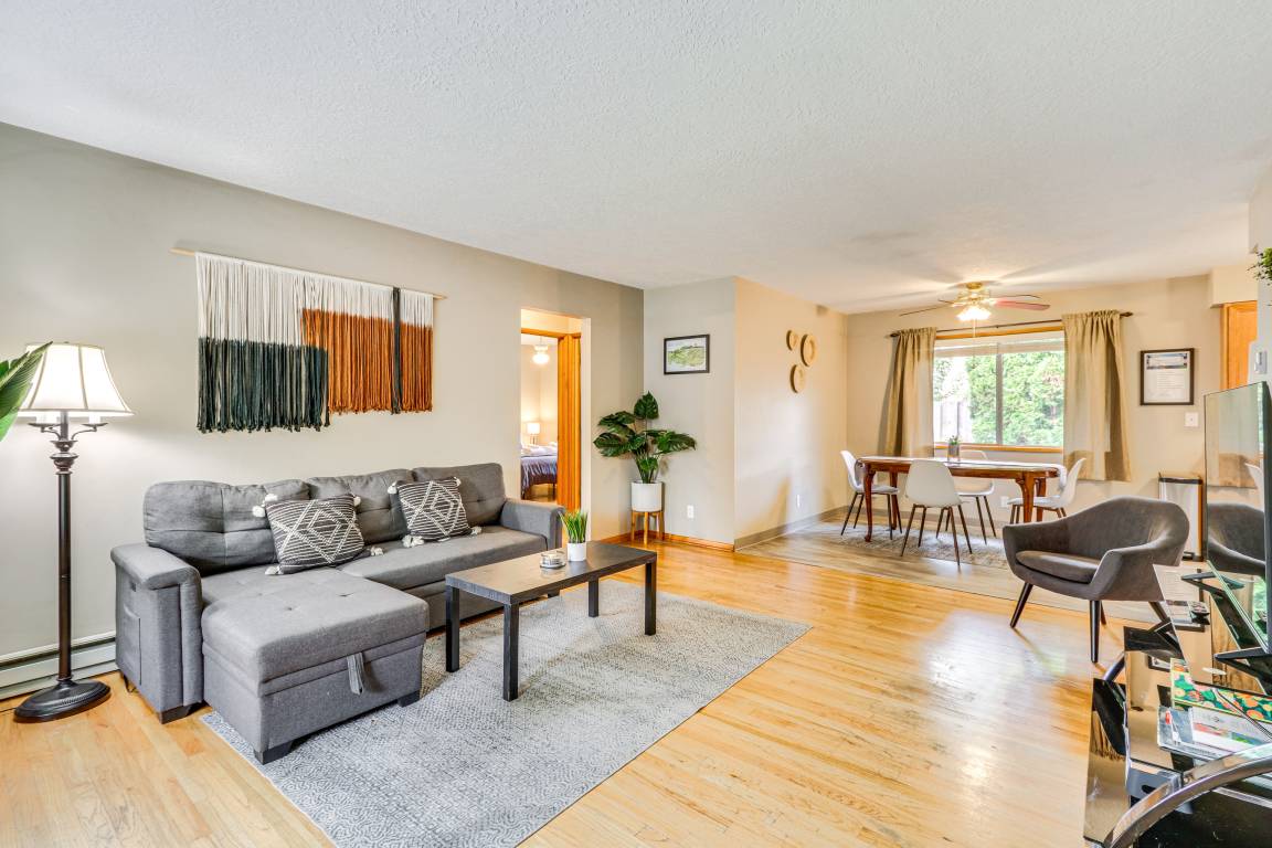 74 M² Apartment ∙ 2 Bedrooms ∙ 6 Guests - Forest Grove, OR