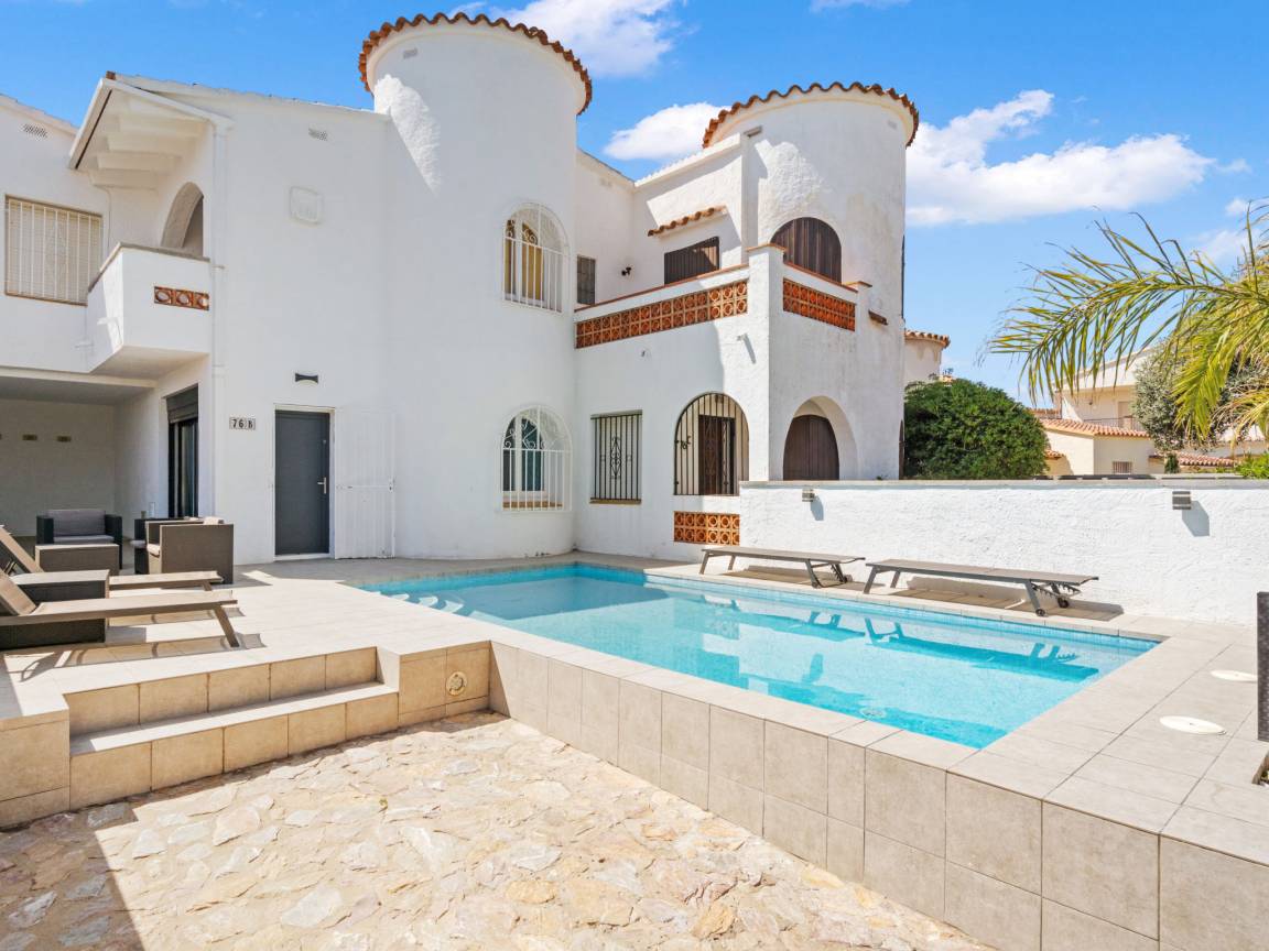 100 M² Huis ∙ 1 Slaapkamer ∙ 6 Gasten - Empuriabrava