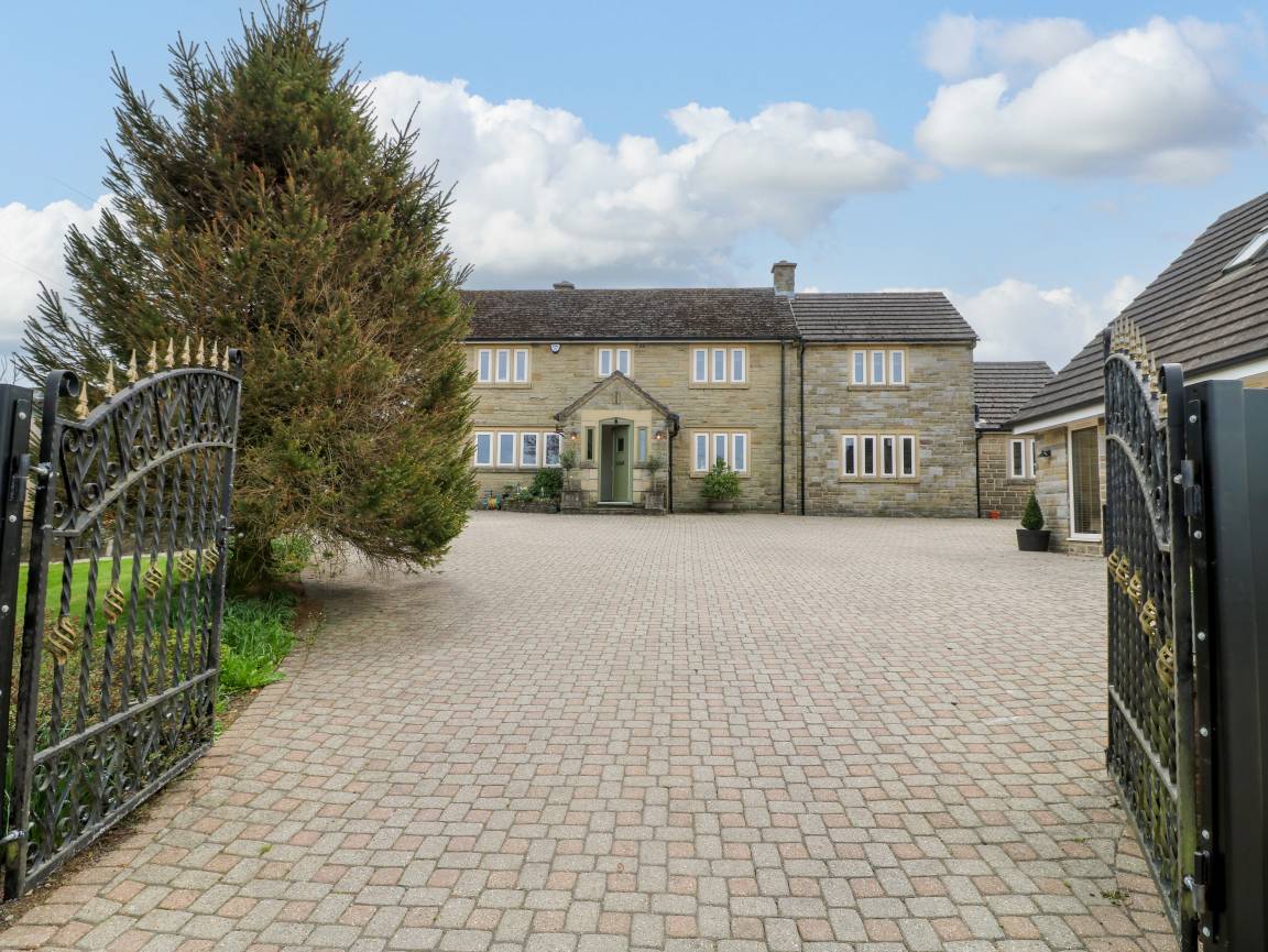Cottage ∙ 5 Bedrooms ∙ 10 Guests - Chesterfield