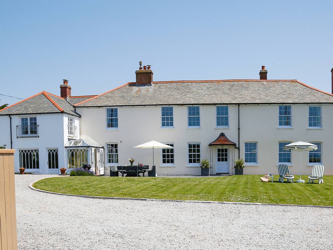 Cottage ∙ 6 Bedrooms ∙ 11 Guests - Constantine Bay
